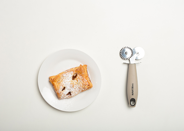 Pastry & ravioli cutter Misty 18.5cm by NAVA with S/S wheels